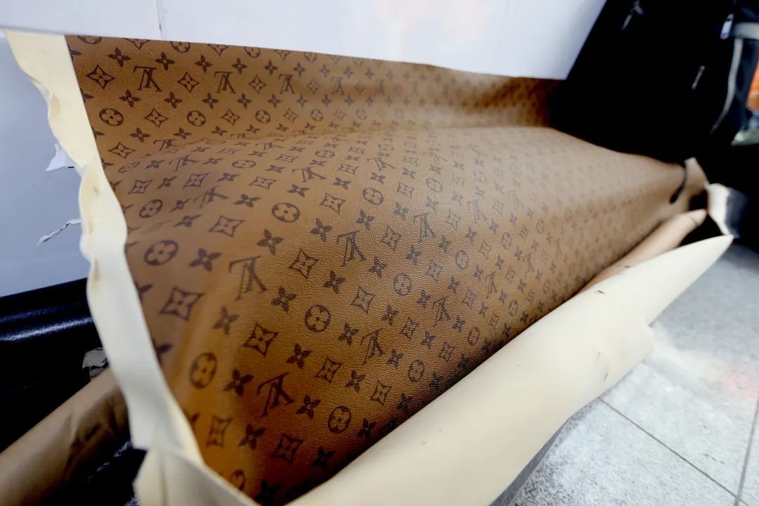 不到200元买“LV”？闵行警方捣毁制假售假犯罪团伙——上海热线消费频道